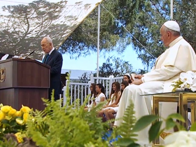 Pope Francis and President Peres at the Presidential Residence in Jerusalem
