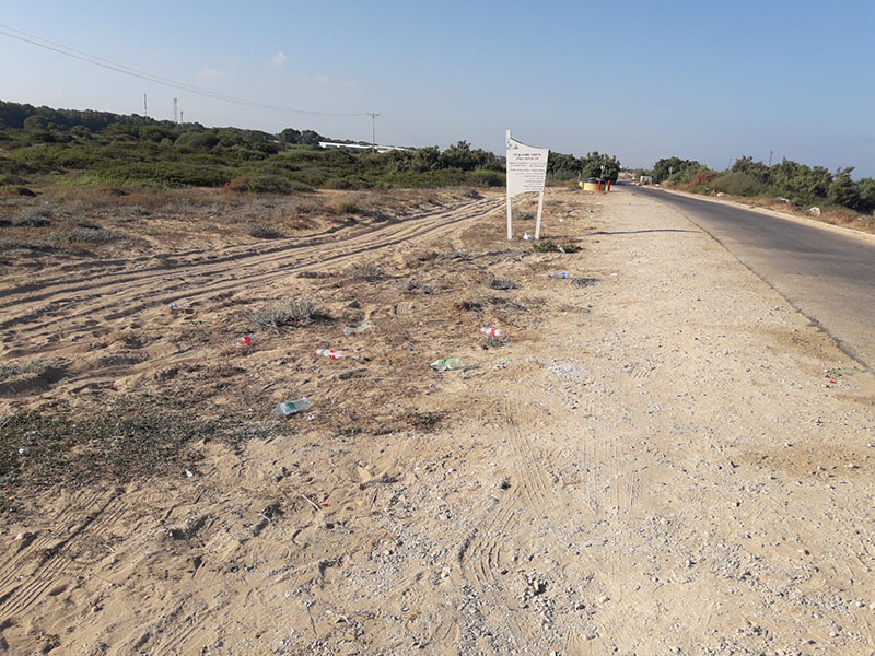 Litter on Betzet Beach