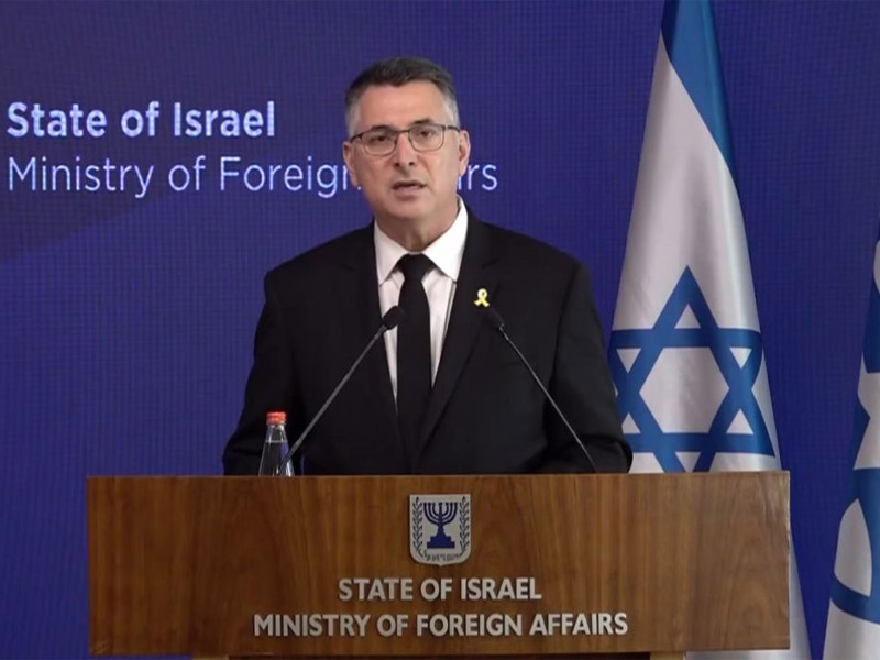 El ministro Saar durante la conferencia de prensa