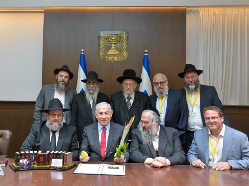 PM Netanyahu Meets with Delegation of Prominent Chabad Rabbis