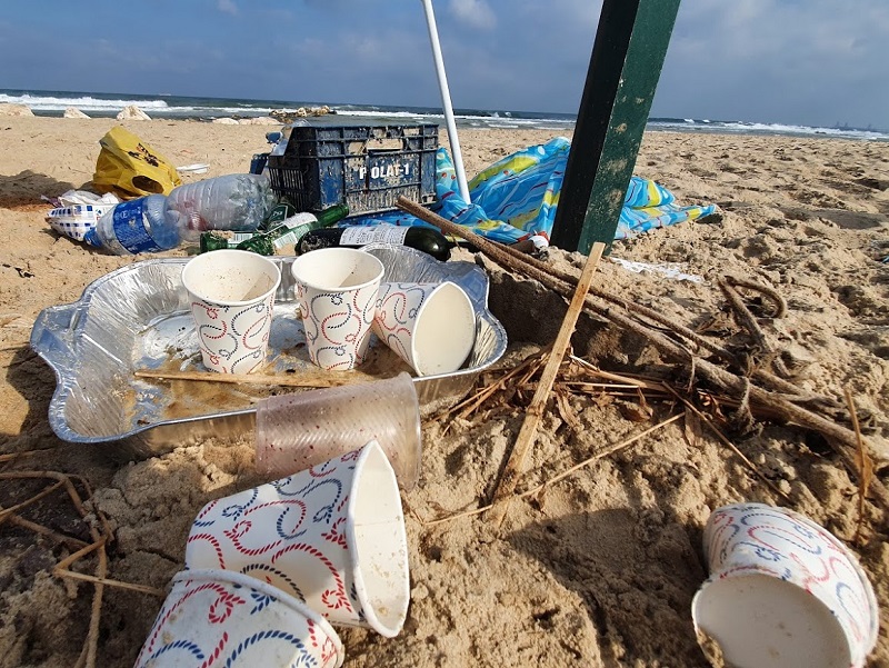 Disposable dishes left on the beach