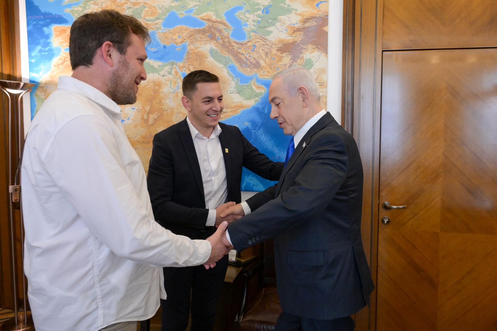 PM Benjamin Netanyahu alongside Golan Regional Council Head Uri Kellner ...