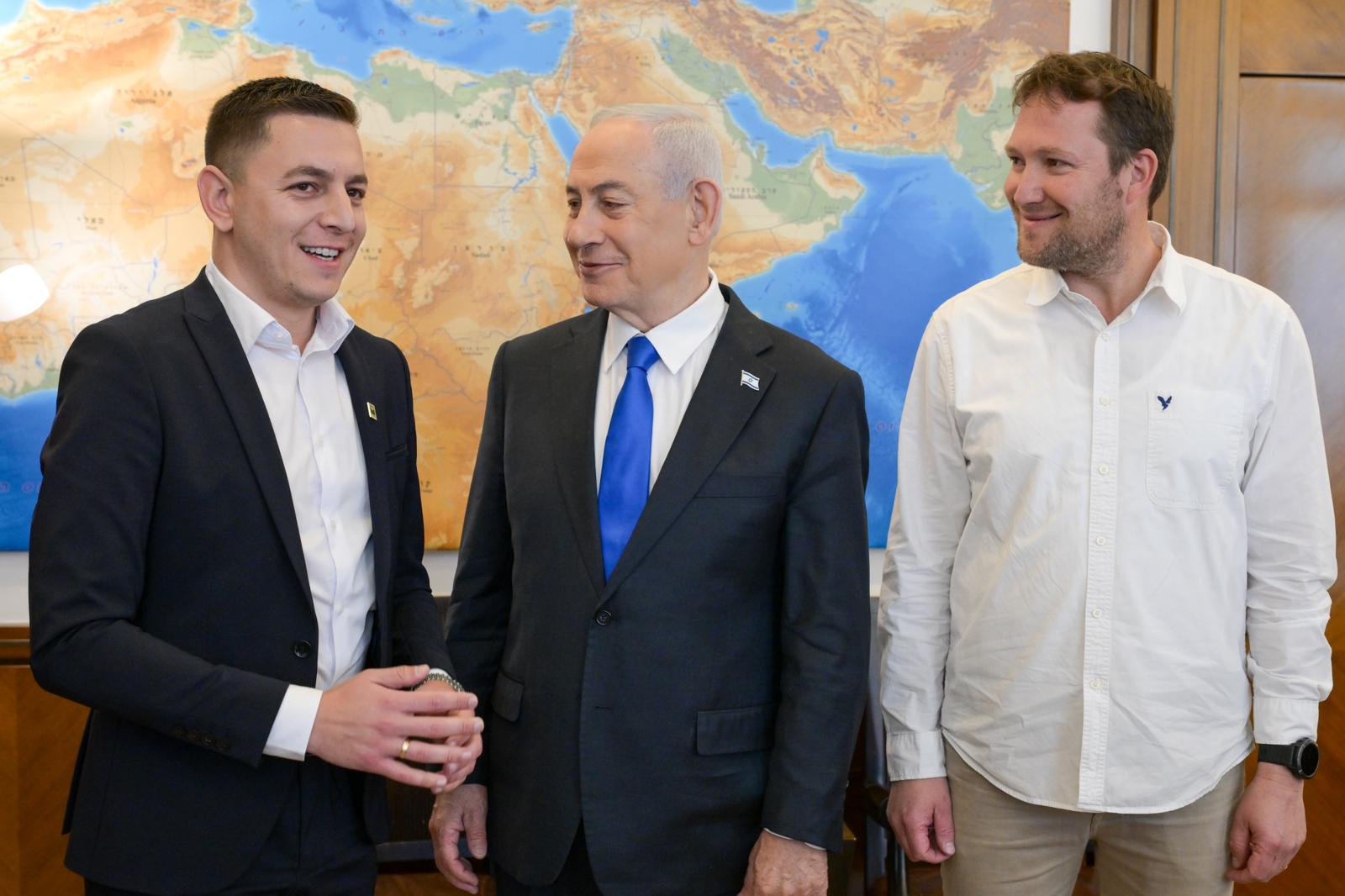 PM Benjamin Netanyahu alongside Golan Regional Council Head Uri Kellner ...
