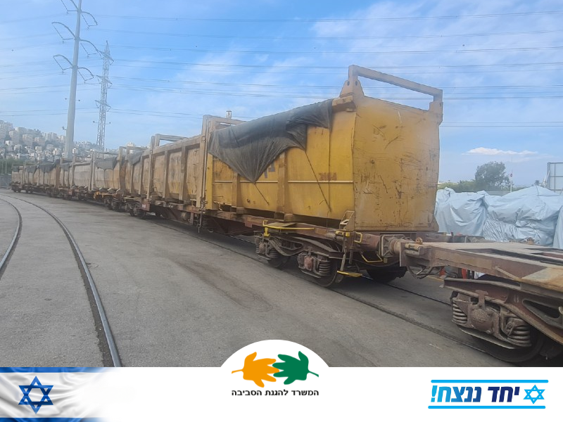 Train cars for transferring waste to the Afa site