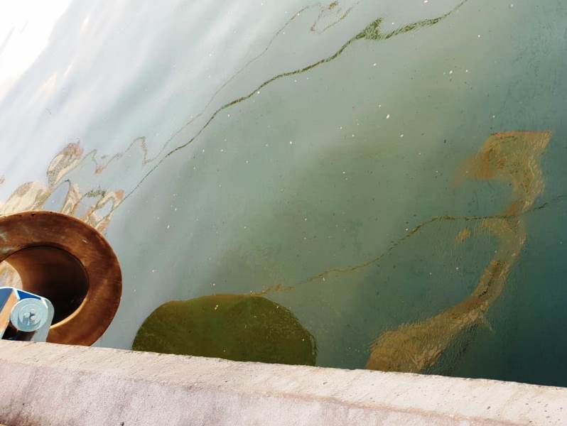 Oil stains in Haifa Bay