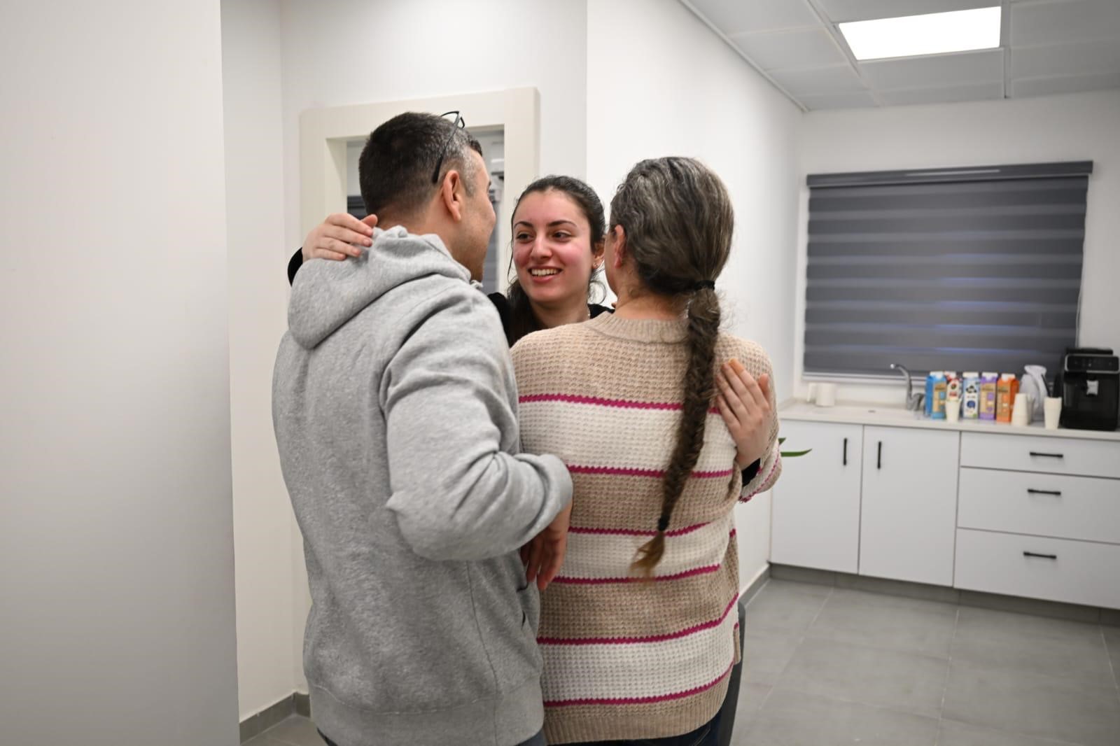 Karina Ariev with her parents
