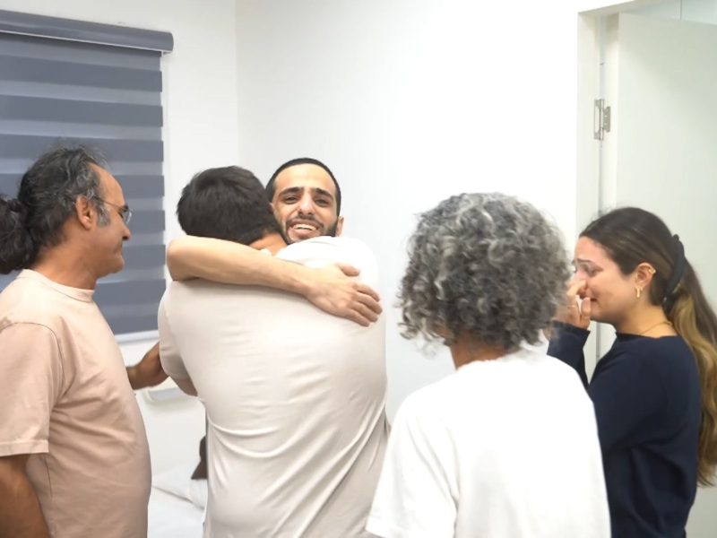 photo Nimrod Cohen's emotional reunion with his family