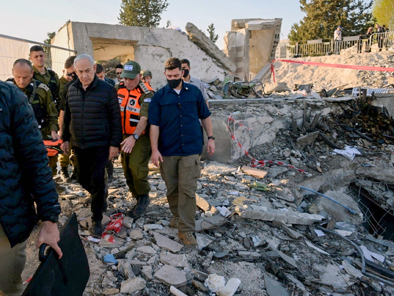 PM Netanyahu at the site of the missile strike in Beit Shemesh