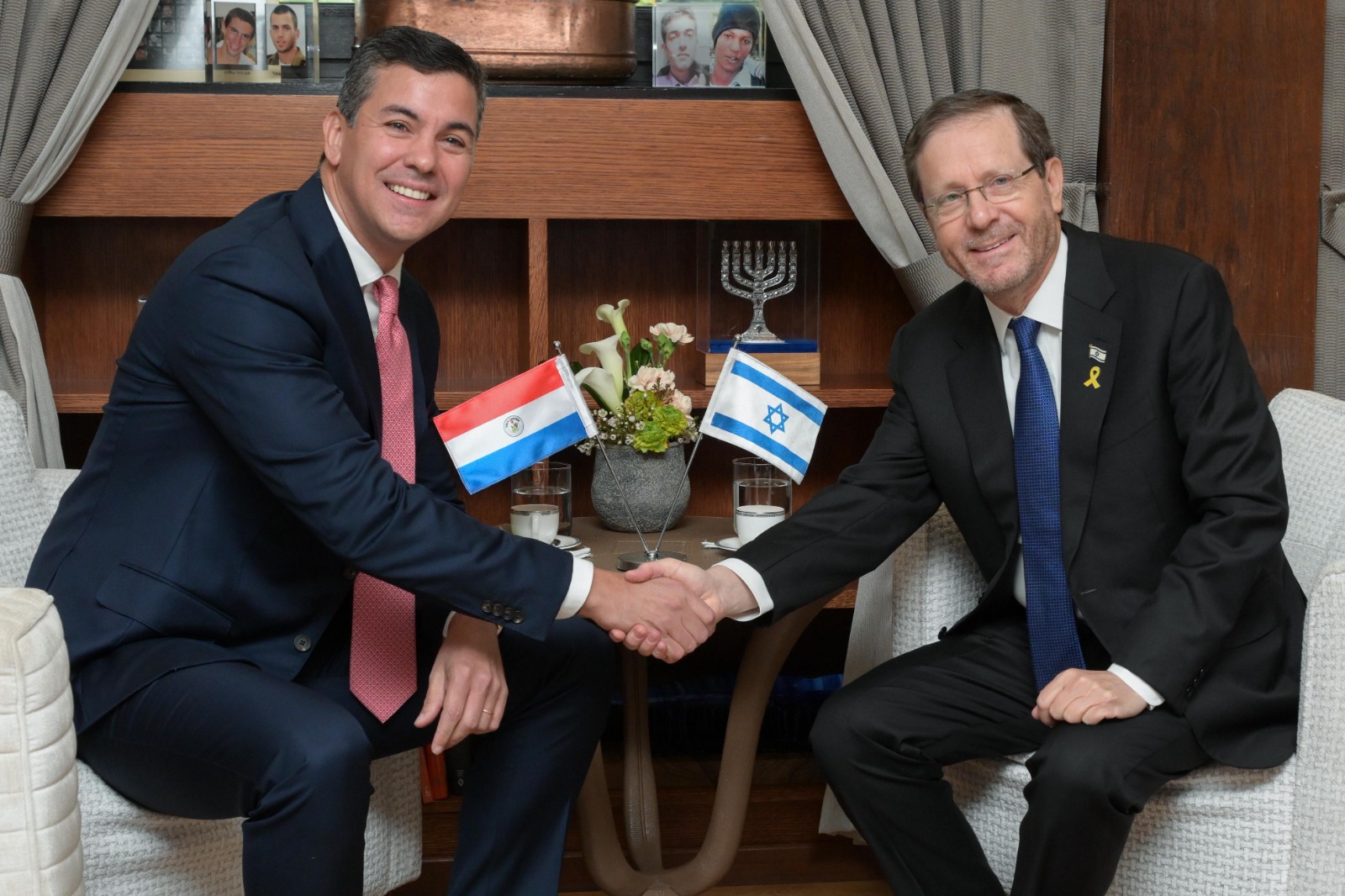 El presidente Herzog junto al presidente de Paraguay, Santiago Peña